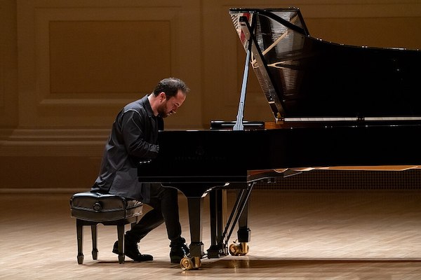Music Review: Pianist Igor Levit, Wiener Philharmoniker with Christian ...
